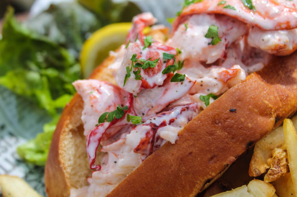 12 Places to Eat Lobster Rolls on Martha’s Vineyard – Cape Cod and The ...